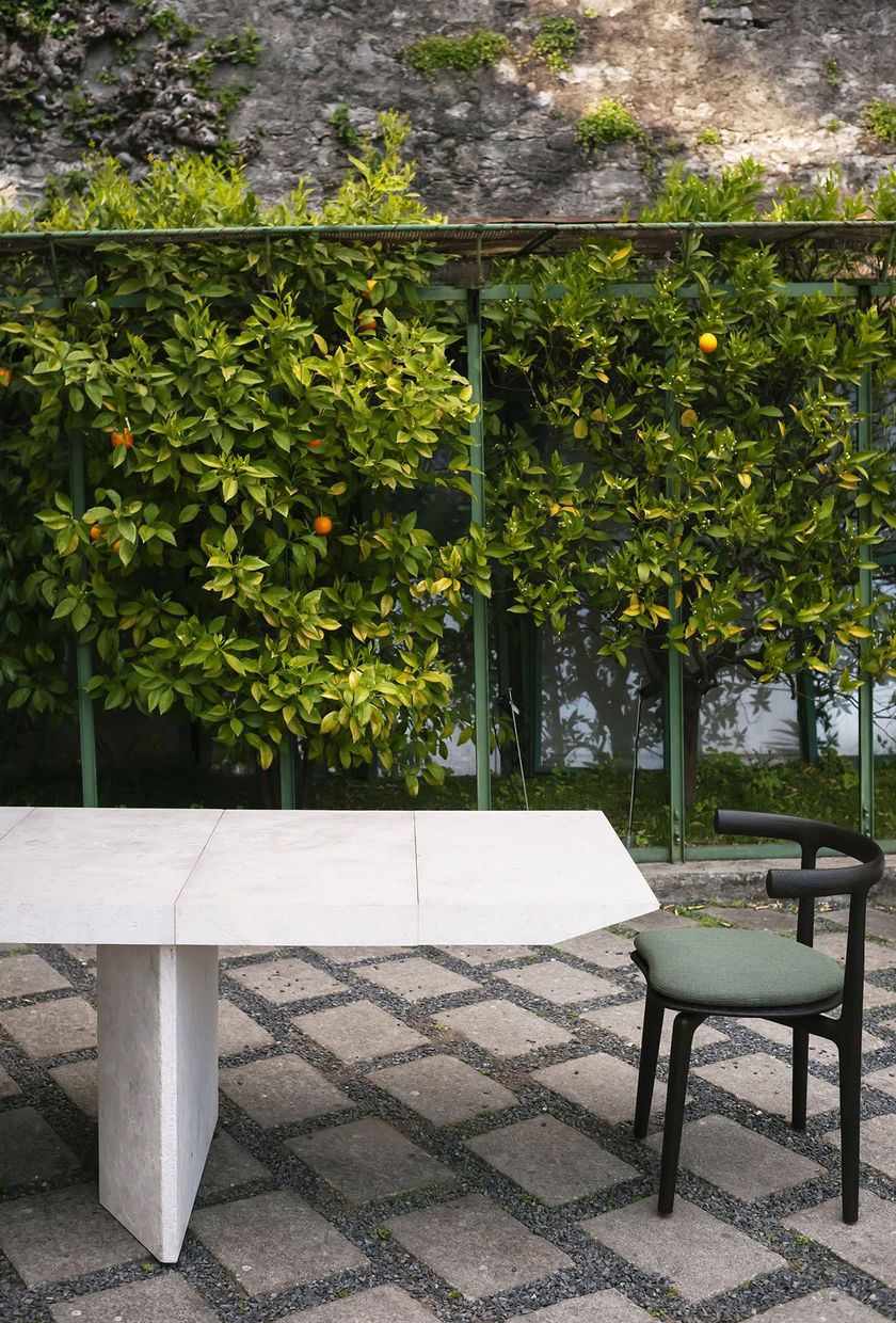 JUDD Table By BAXTER