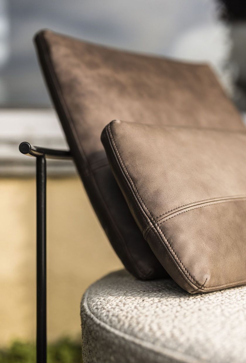 TIA Sun lounger By BAXTER | design Antonino Sciortino