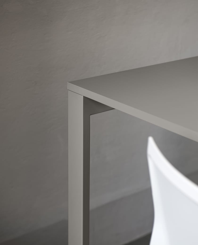 BE-EASY | Table By Kristalia
