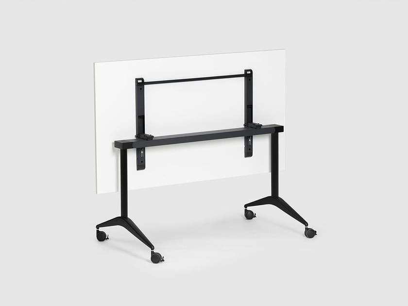 FLEX swivel table bold Tavolo da riunione By BENE