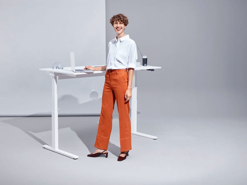 LEVEL LIFT Scrivania ad altezza regolabile con movimento elettrico By ...