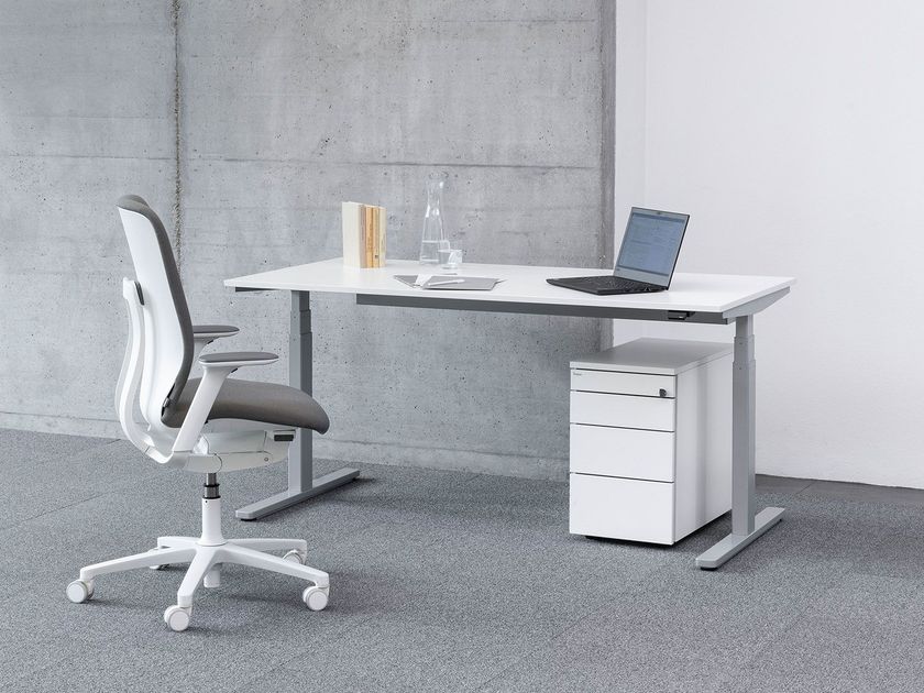 LEVEL PURE LIFT Scrivania ad altezza regolabile con movimento elettrico ...