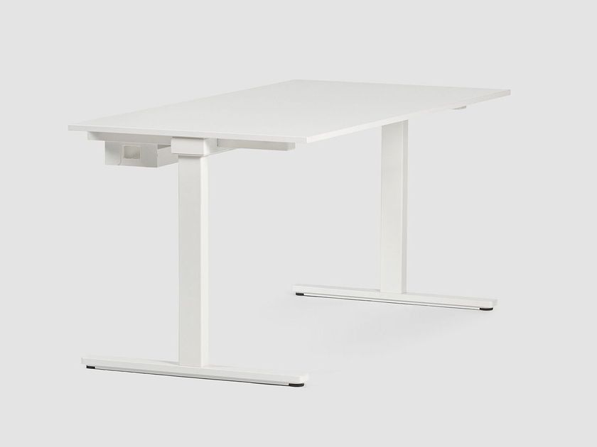 LEVEL Scrivania ad altezza regolabile By BENE | design Christian Horner