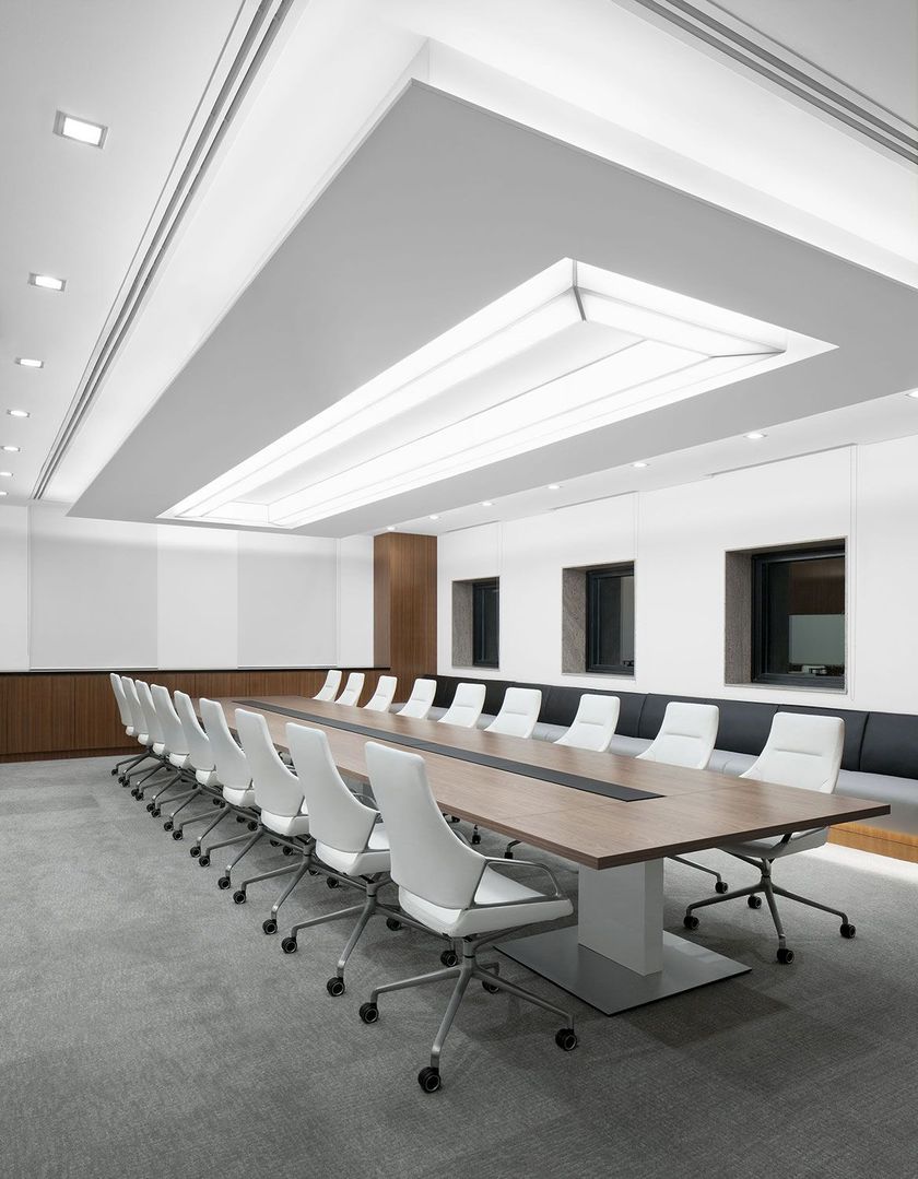 P2 Conference Table de réunion avec passe-câbles By BENE