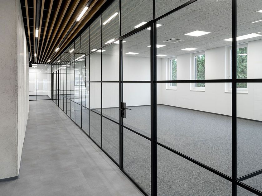 RG SOLID GLASS WALL Bürotrennwand aus Glas By BENE