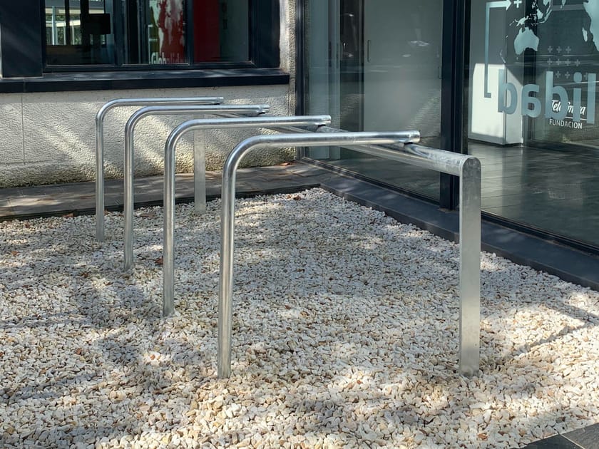 Hot galvanized steel bicycle rack BICILÍNEA U By URBIDERMIS