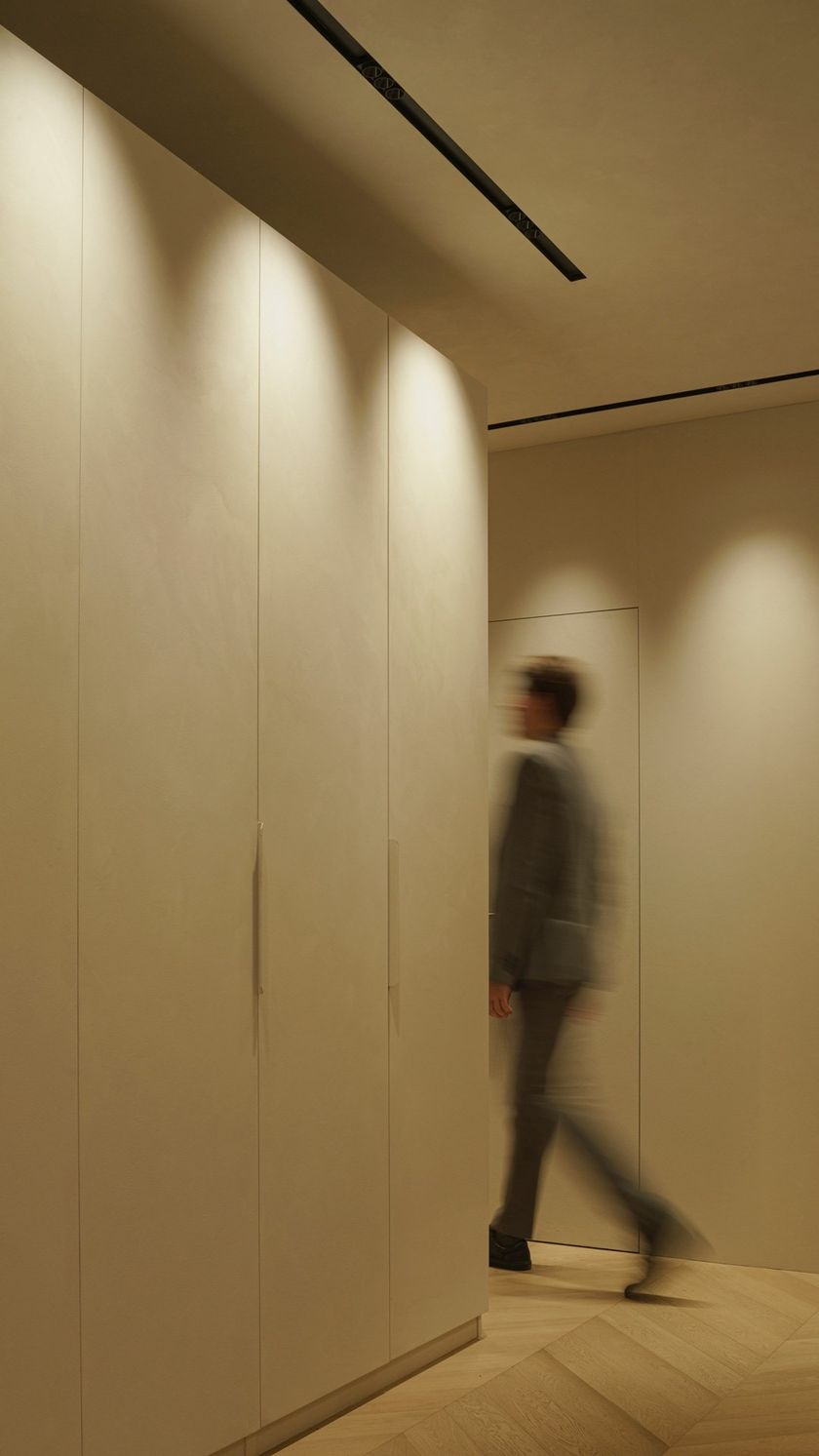 BLACK FOSTER CUSTOM ASYMMETRIC Ceiling mounted aluminium linear ...