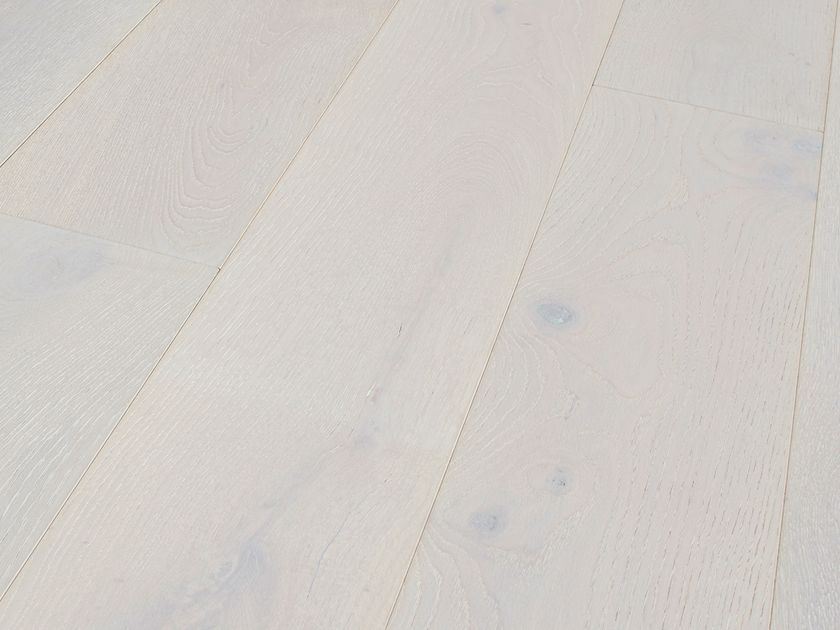 Parquet flottant brossé en chêne BLANC ALPIN Collection Old Story By ...
