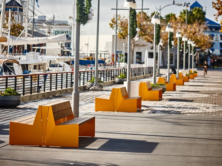 BLOC SEAT WITH ARMREST | Bench with armrests By VESTRE