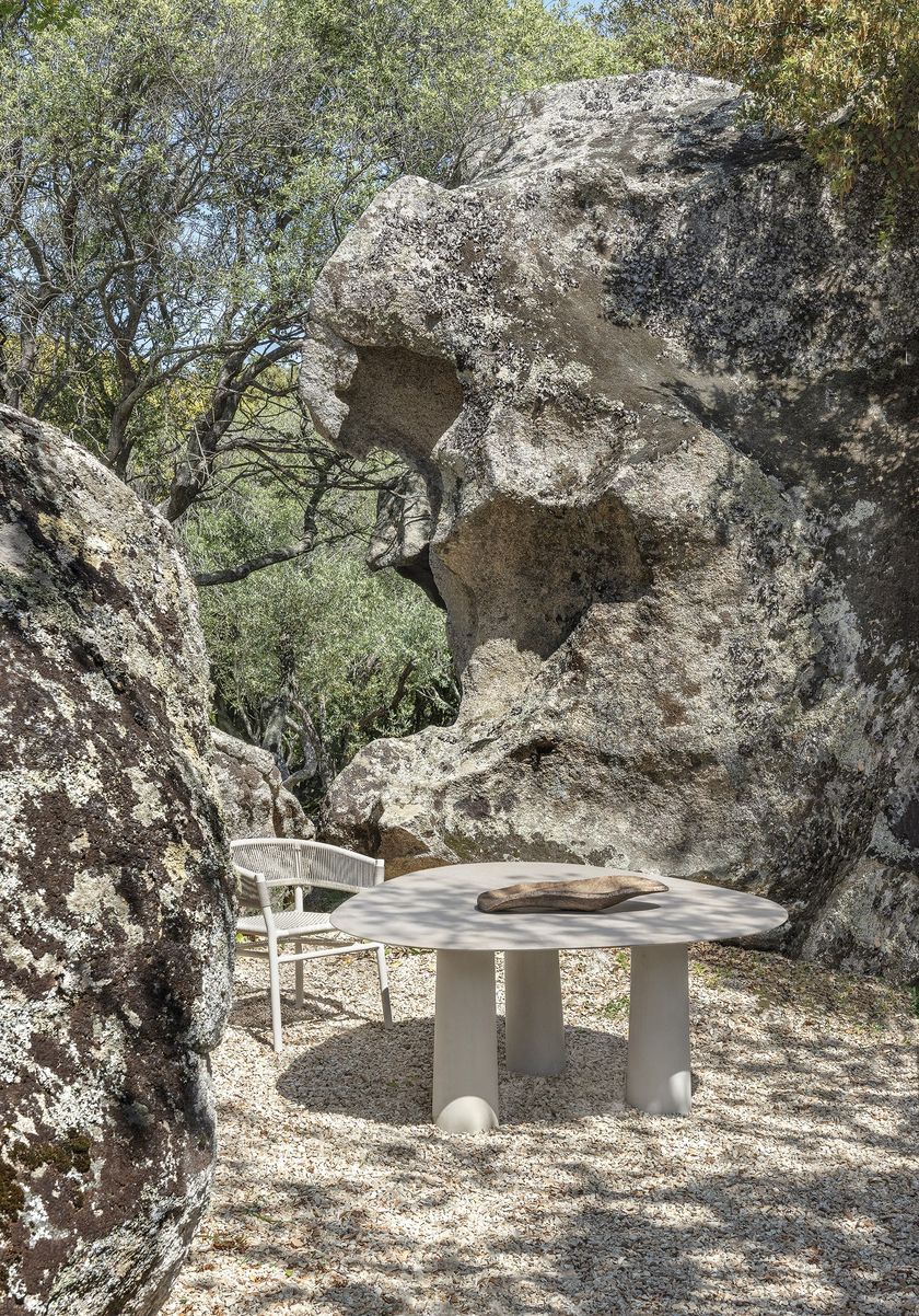 BOLD Cement table By Ethimo