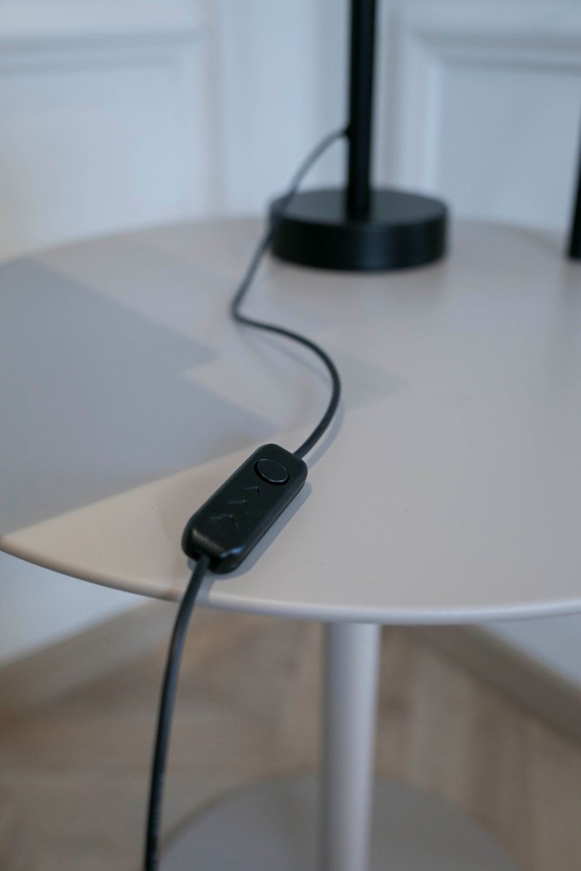 BOW LED adjustable table lamp with dimmer By Nexia | design Nahtrang design