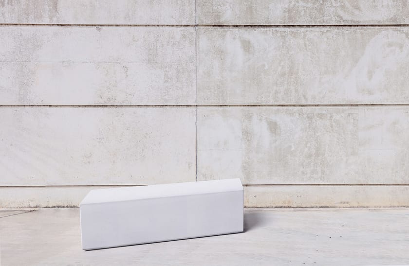 BOX TO BOX Modular backless concrete bench By SIT