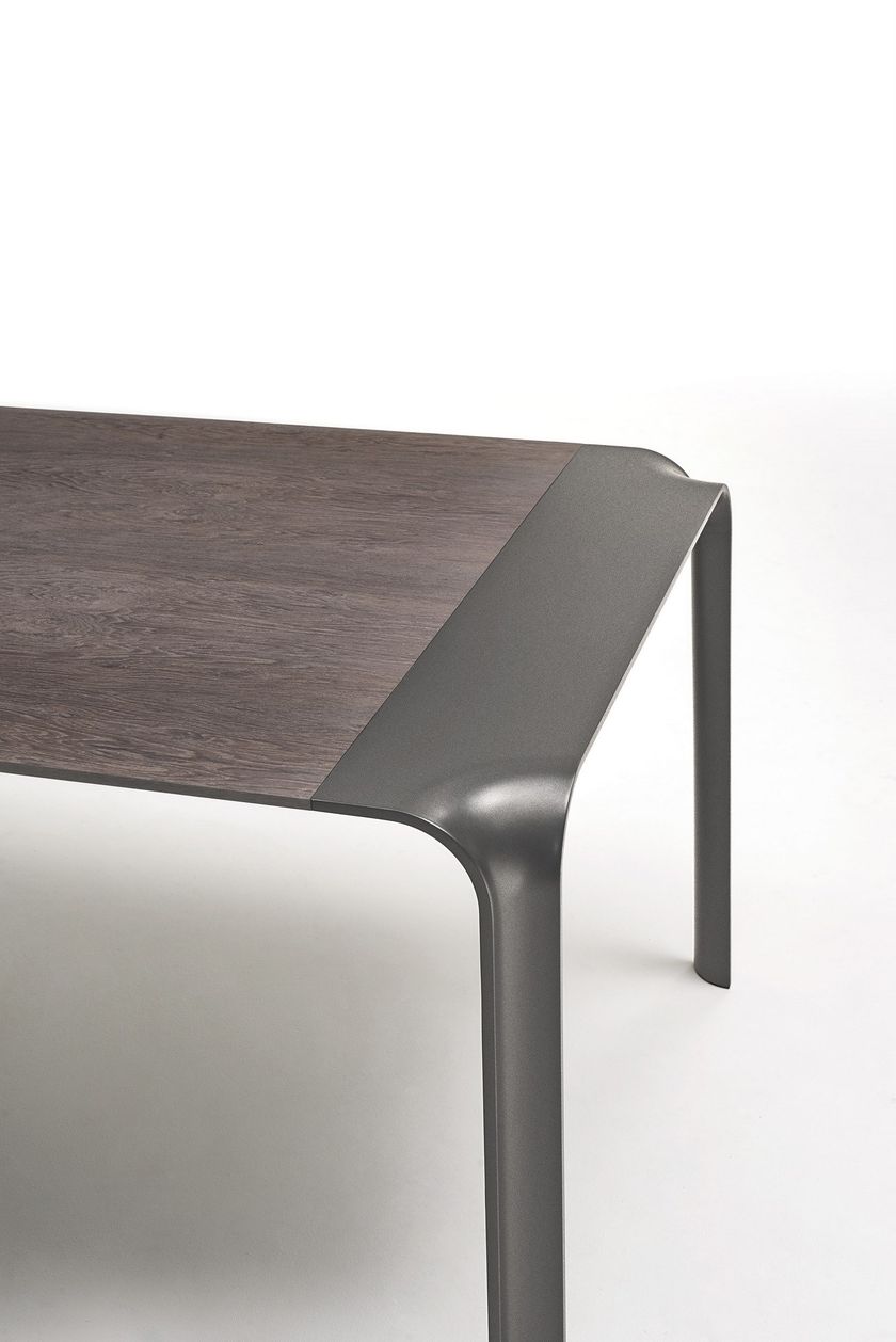 BRASILIA Plate table By Living Divani | design David Lopez Quincoces