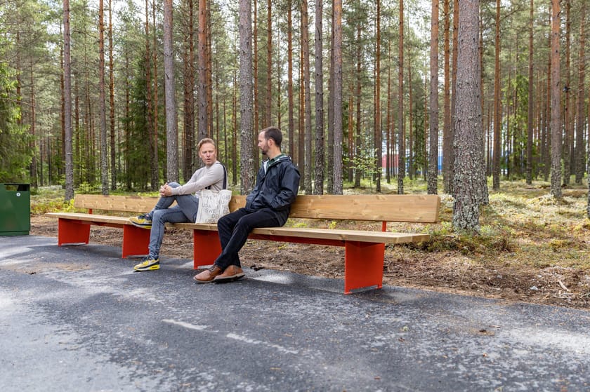 BRISKEBY | Banco con respaldo Banco de pino con respaldo By VESTRE