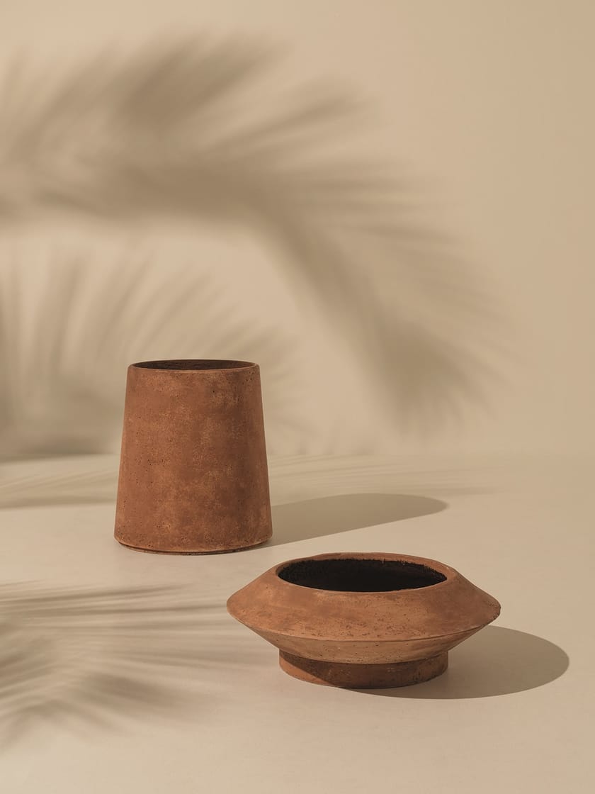 ALLIUM Handmade round cement garden vase By Ethimo | design Studiopepe