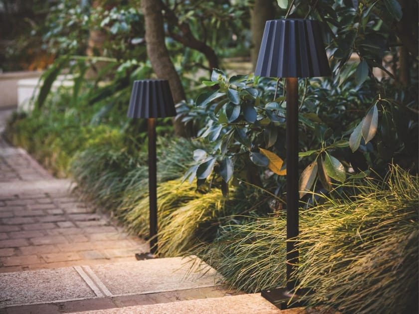 LED aluminium Floor lamp BUTLER P By Delta Light design Arik Levy