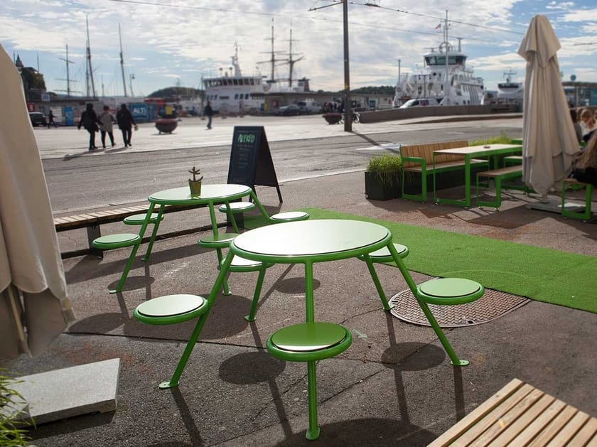 HPL Table for public areas with integrated seats BUZZ By VESTRE