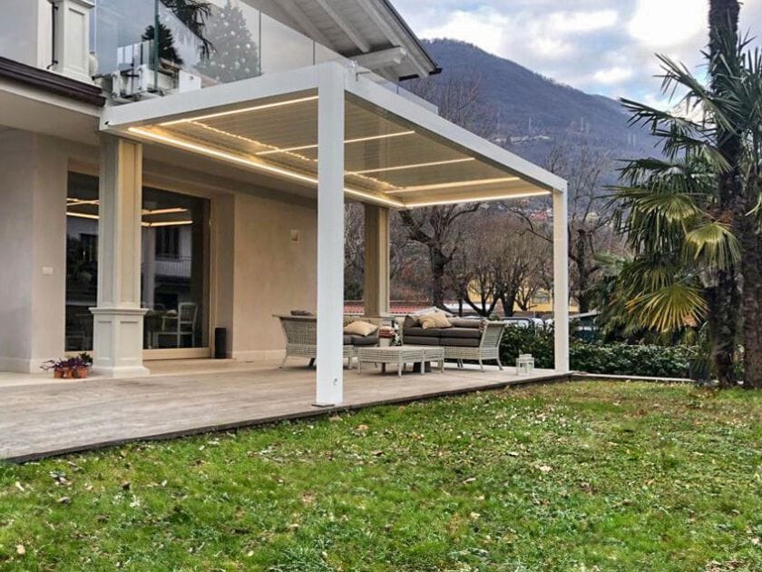 Aluminium pergola Pérgola adosada de aluminio By Belle Pergole