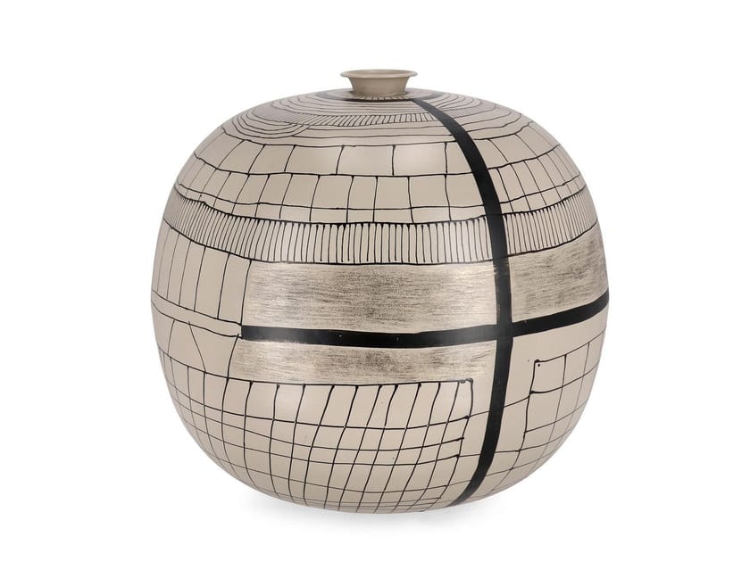 SIVA Handmade round metal vase By Bizzotto