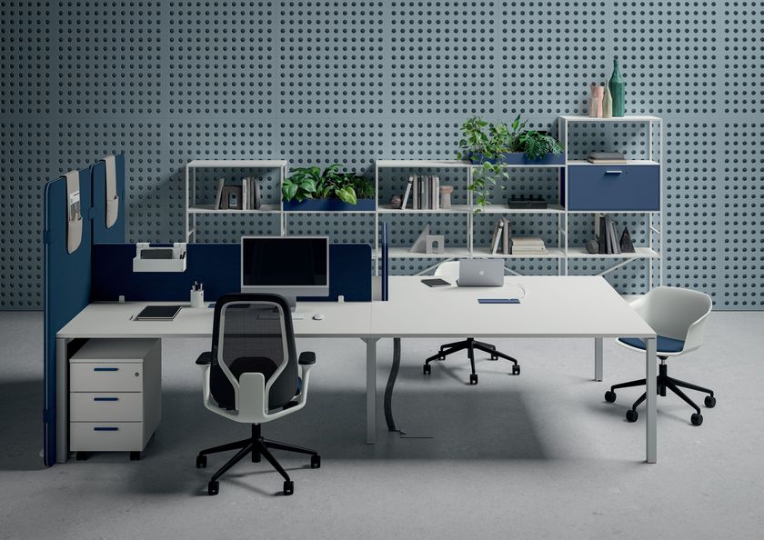 GATE Multiple office desk with desk screens By Bralco