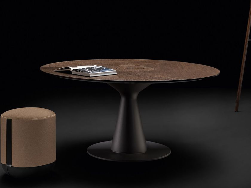 METAR Oak meeting table with cable management By Bralco | design ...