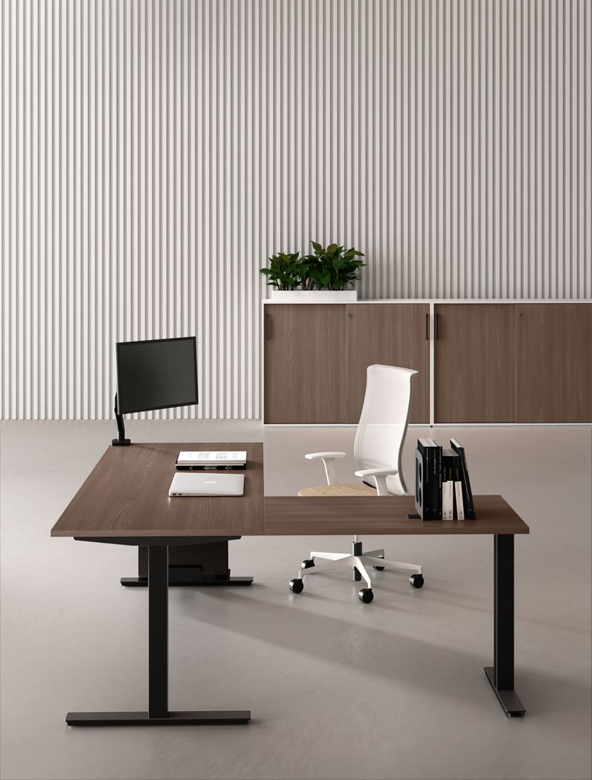 WINGLET Scrivania ad angolo ad altezza regolabile By Bralco