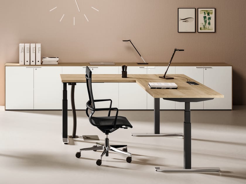 WINGLET Scrivania ad angolo ad altezza regolabile By Bralco