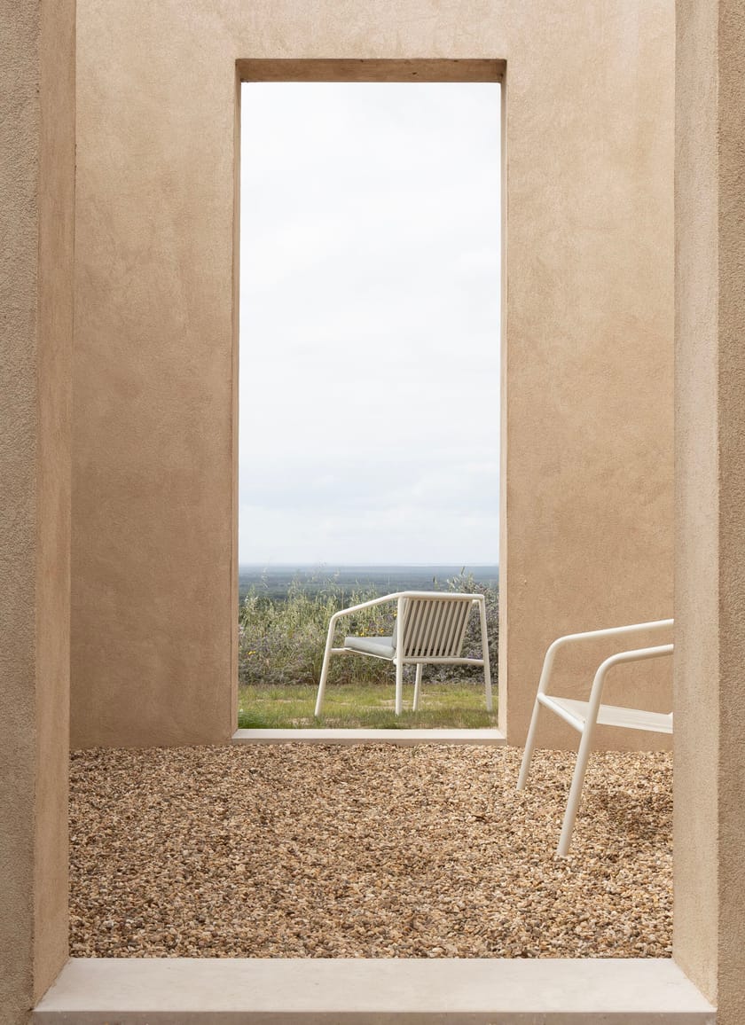 ERVA LOUNGE Low lounge chair By Branca Lisboa