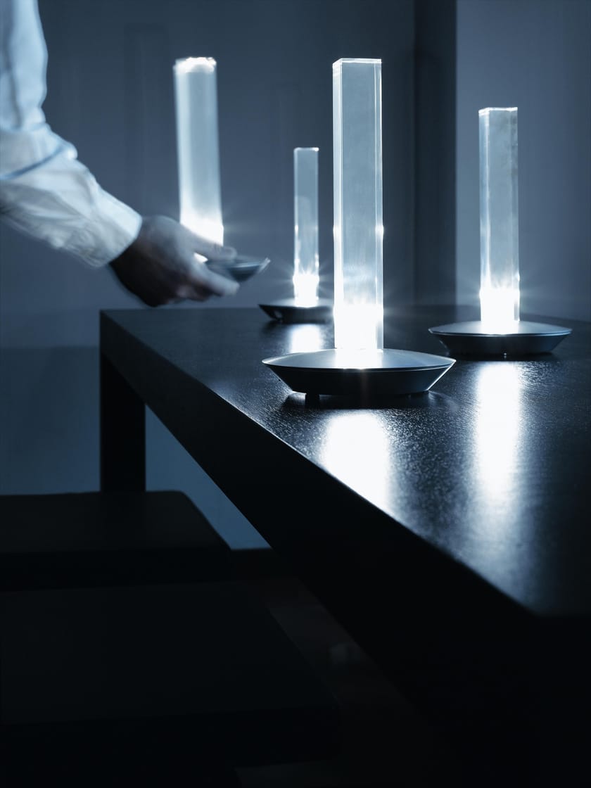 LED PMMA table lamp with rechargeable battery CAND-LED - 205 By Oluce ...