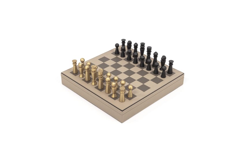 CHESS Table-top game in walnut and leather By Pinetti
