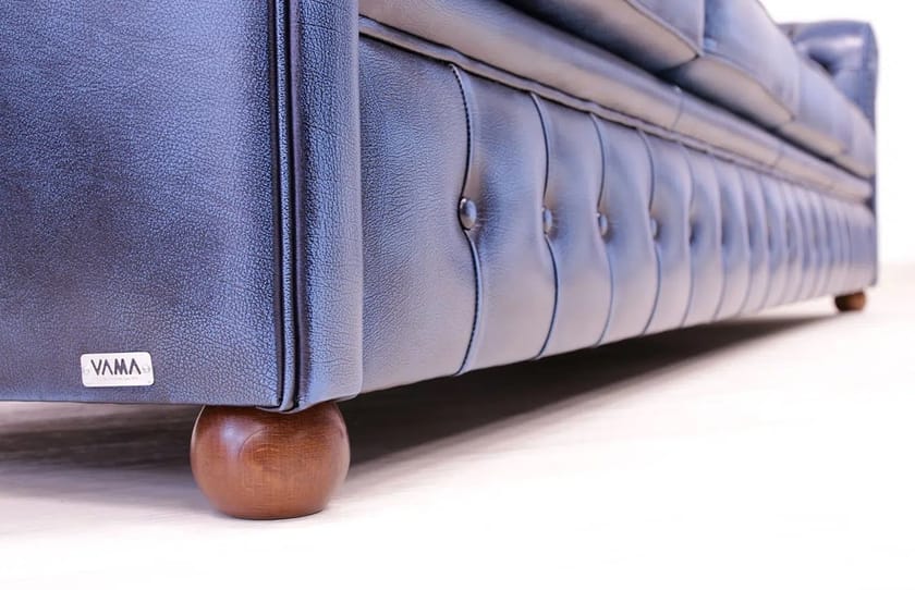 CHESTERFIELD Chesterfield style tufted leather sofa By VAMA