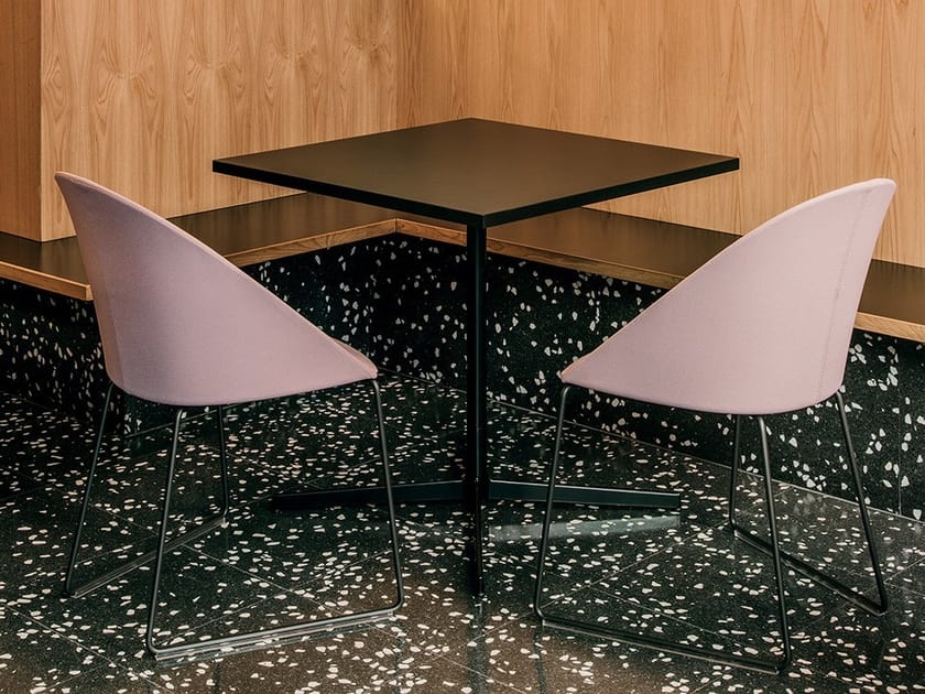 CILA | Sedia a slitta Collezione Cila By arper design Lievore Altherr