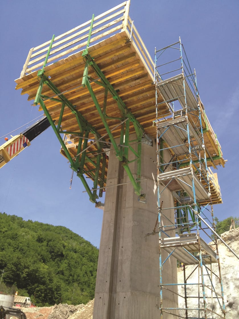 Tubular structure and scaffolding CLIMBING PLATFORMS By Faresin Formwork