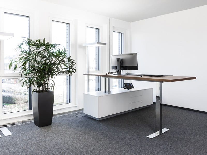 Height-adjustable rectangular office desk .CON_AIR1 By Spiegels