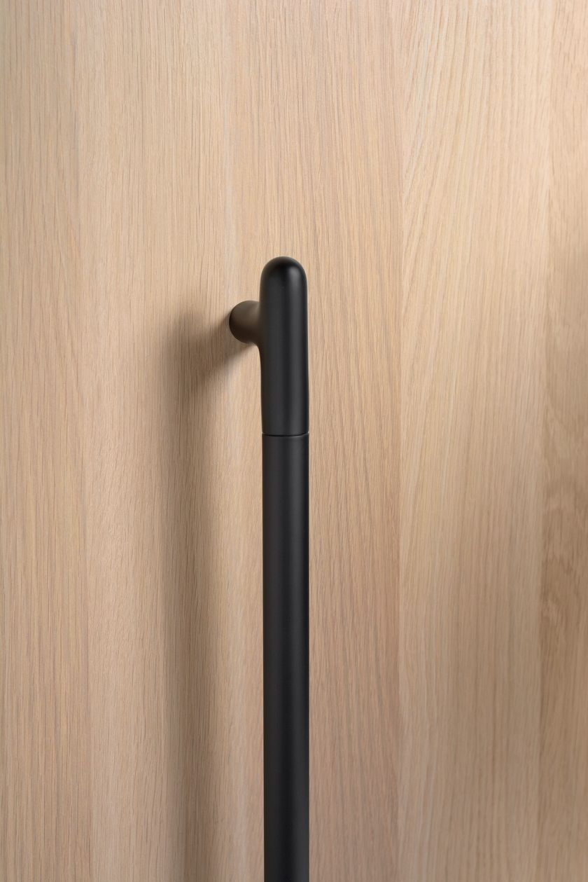 CONTACT Brass pull handle By Ento