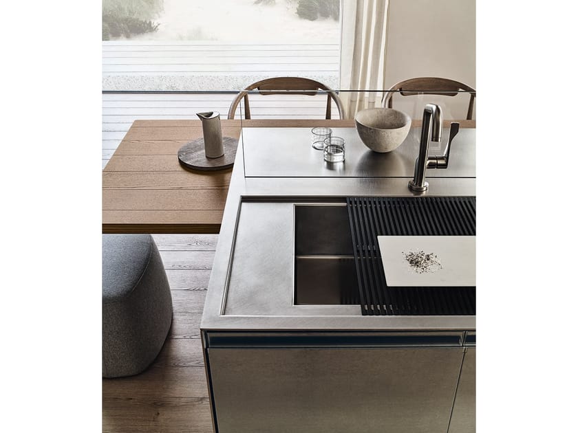 CONVIVIUM Kitchen with island By Arclinea | design Antonio Citterio