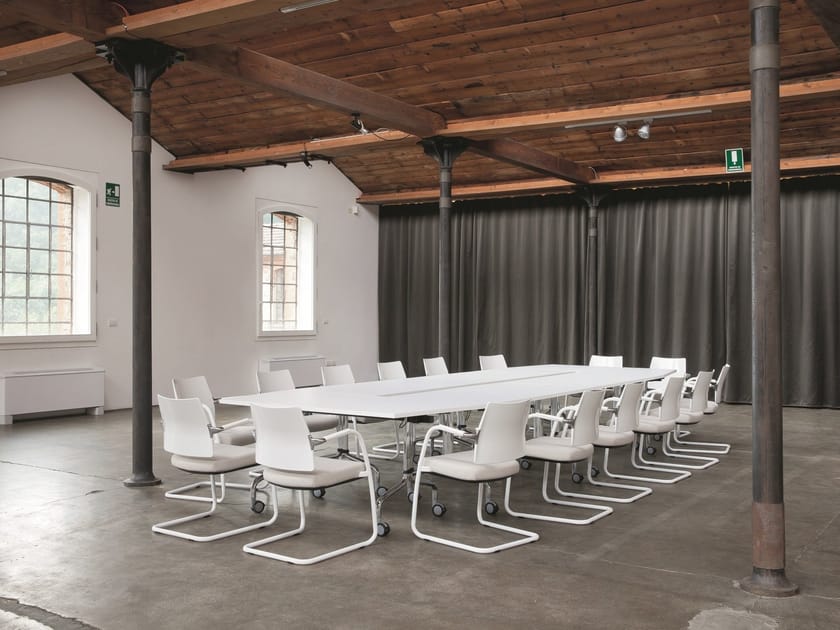 CORNER | Folding meeting table By Emmegi