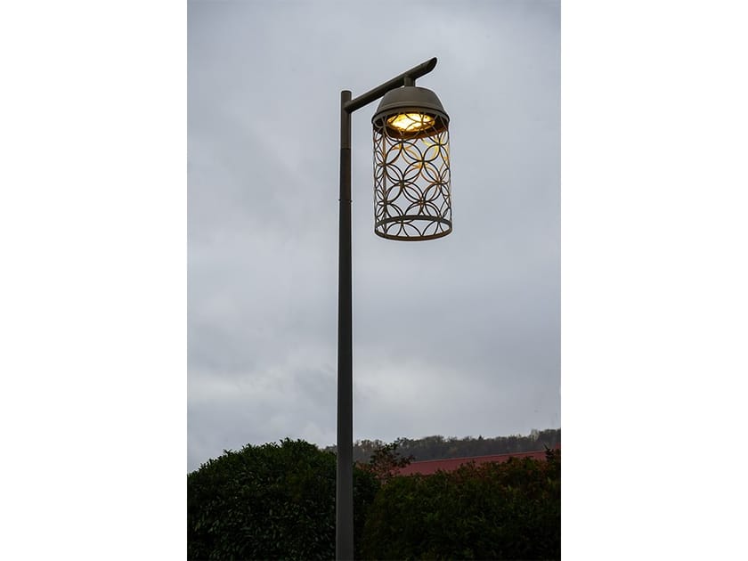 LED aluminium street lamp on pole CORTO By GHM-ECLATEC