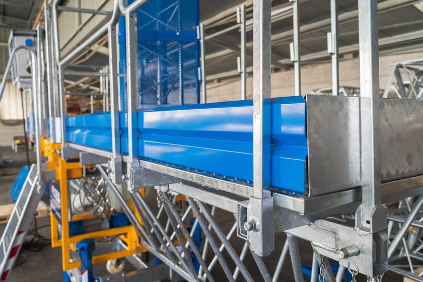 COSMOS Self-raising and electric scaffolding By Pilosio