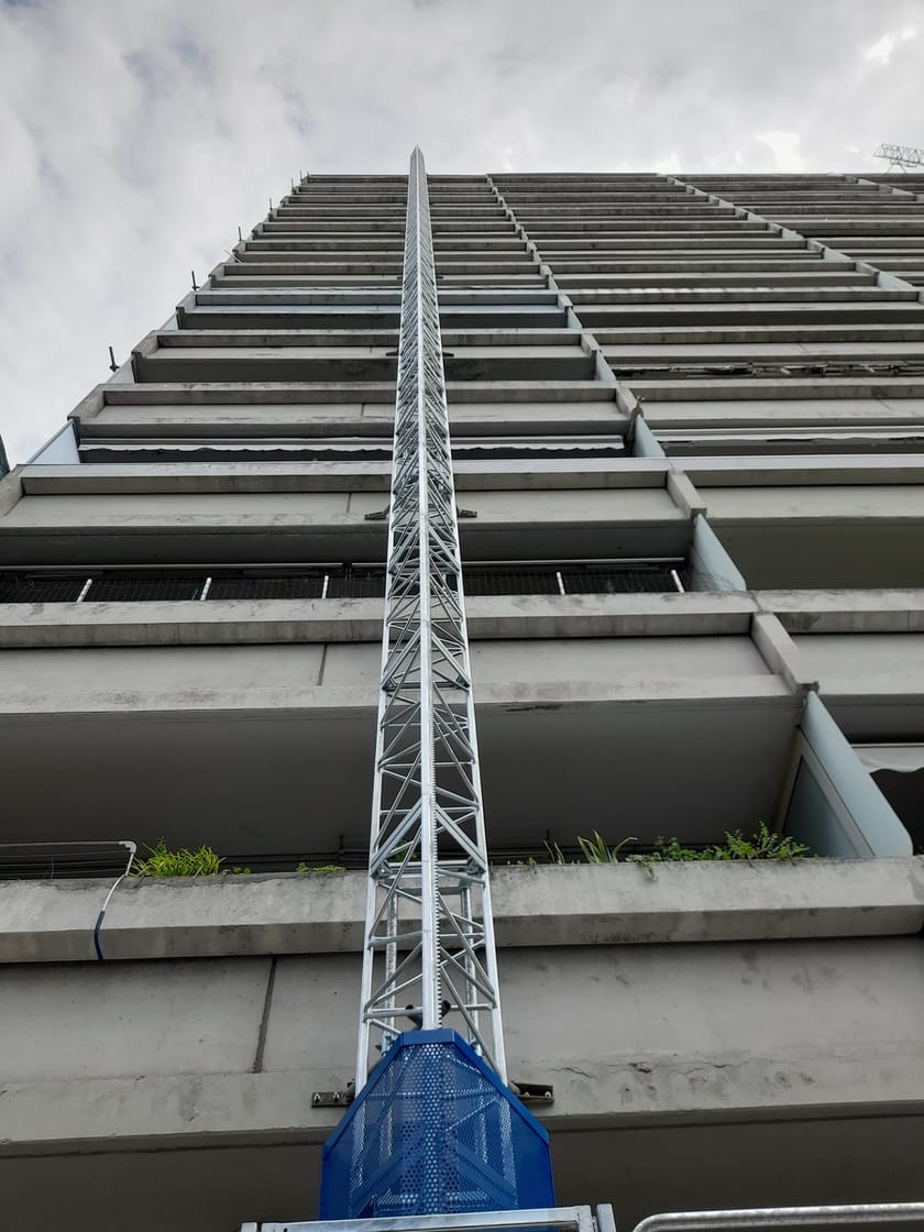 COSMOS Self-raising and electric scaffolding By Pilosio