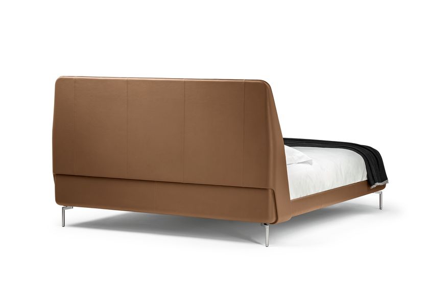 COUPÉ bed By Poltrona Frau design GamFratesi