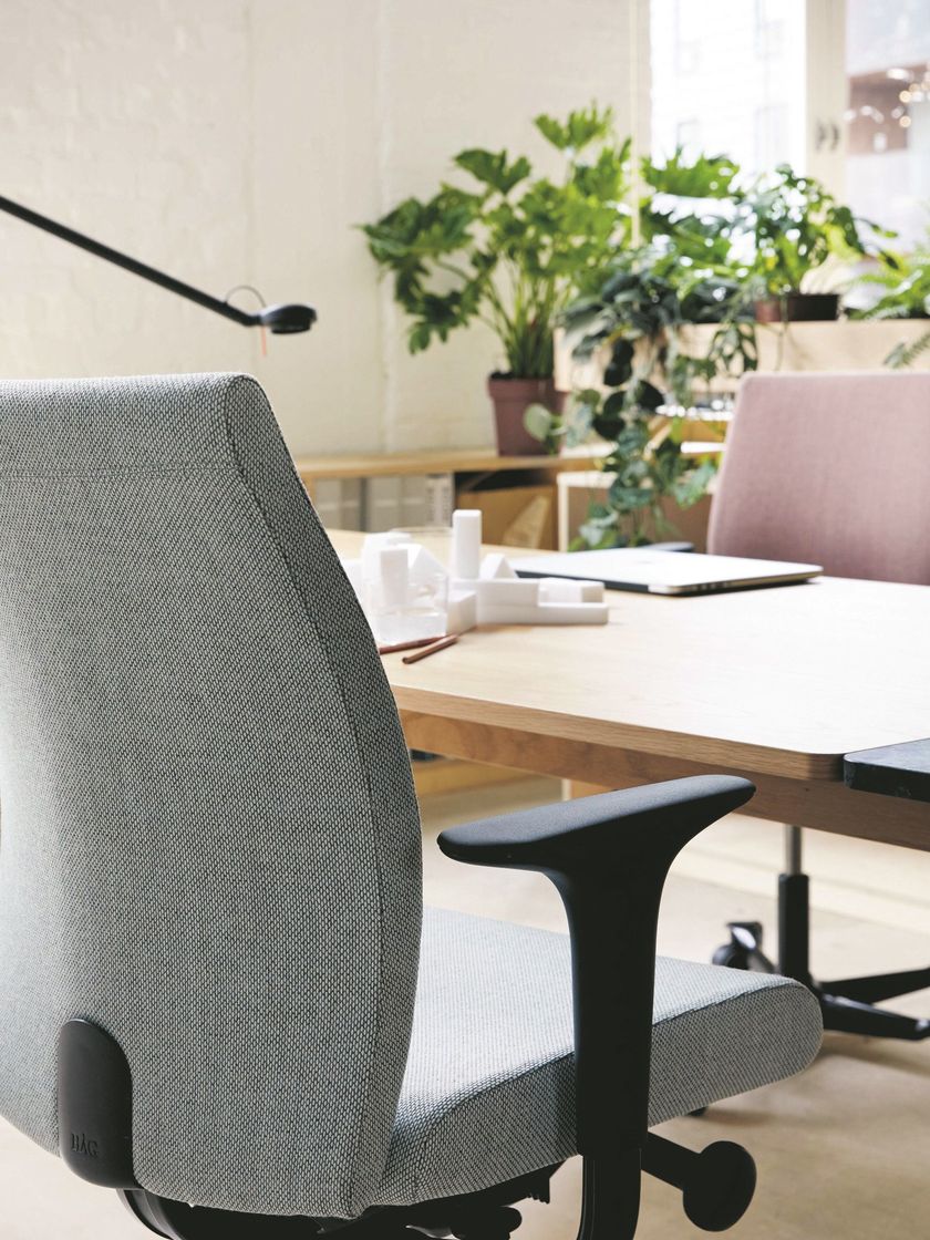 CREED Silla de oficina ergonómica giratoria de 5 radios By HÅG | design ...