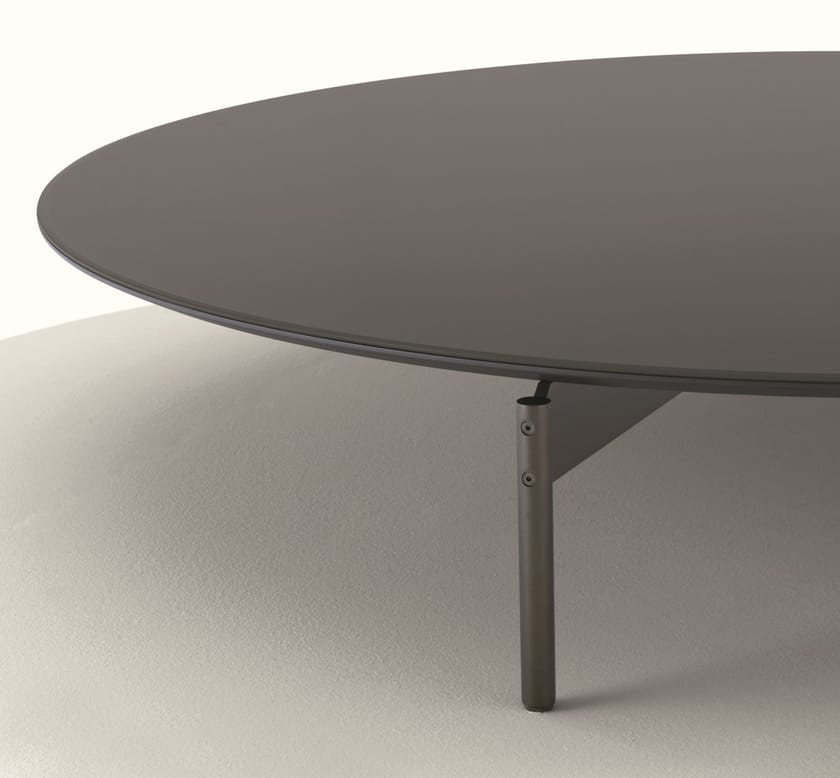 CRUISE | Oval coffee table By Lema