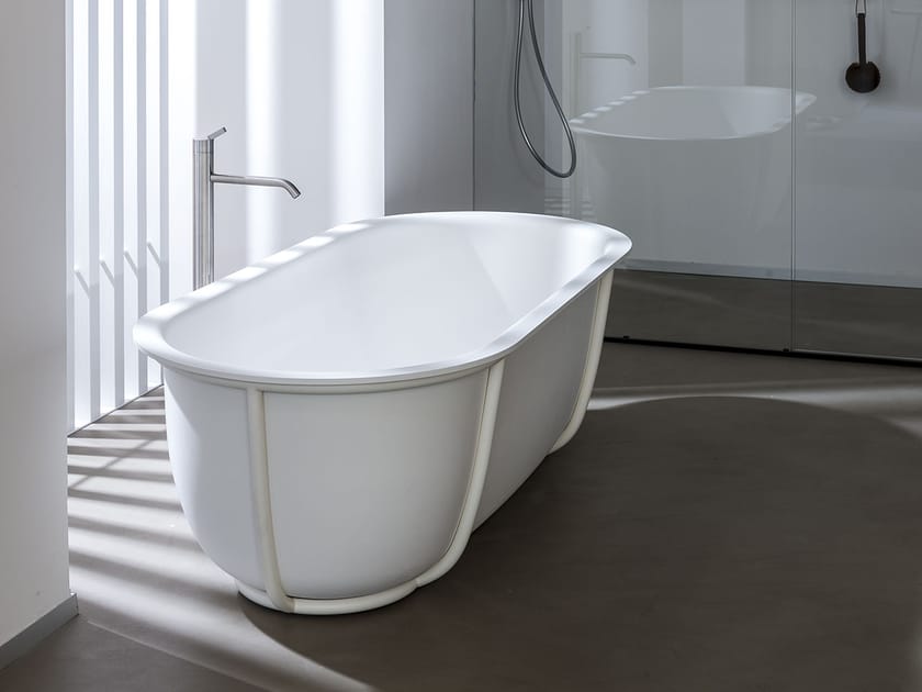 Freestanding oval Solid Surface bathtub CUNA By Agape design Patricia ...