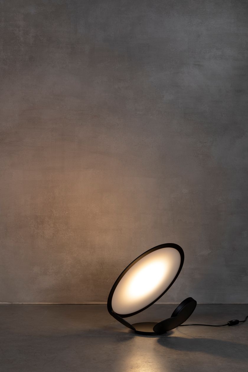 CUT | Table lamp By AXOLIGHT design Timo Ripatti