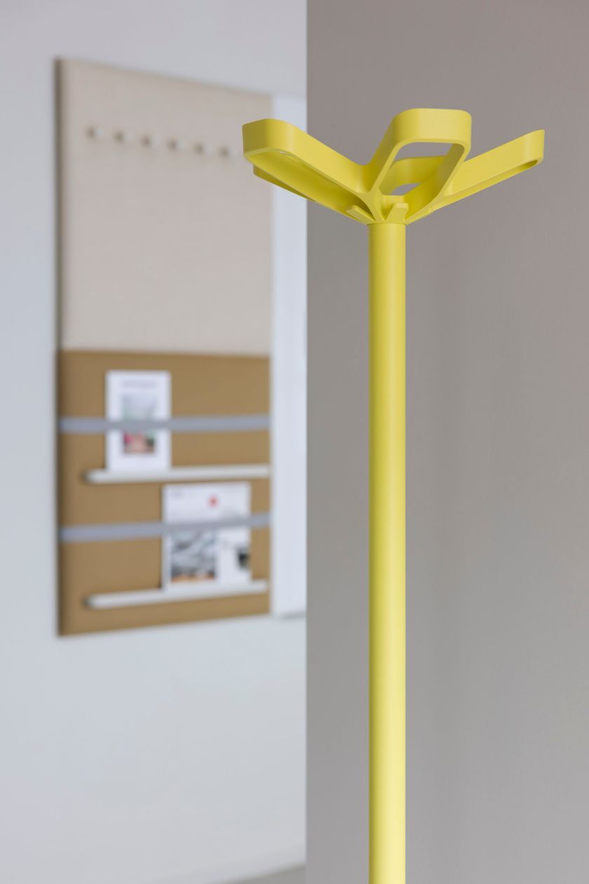 FLOWER PLUS Coat rack By Cascando