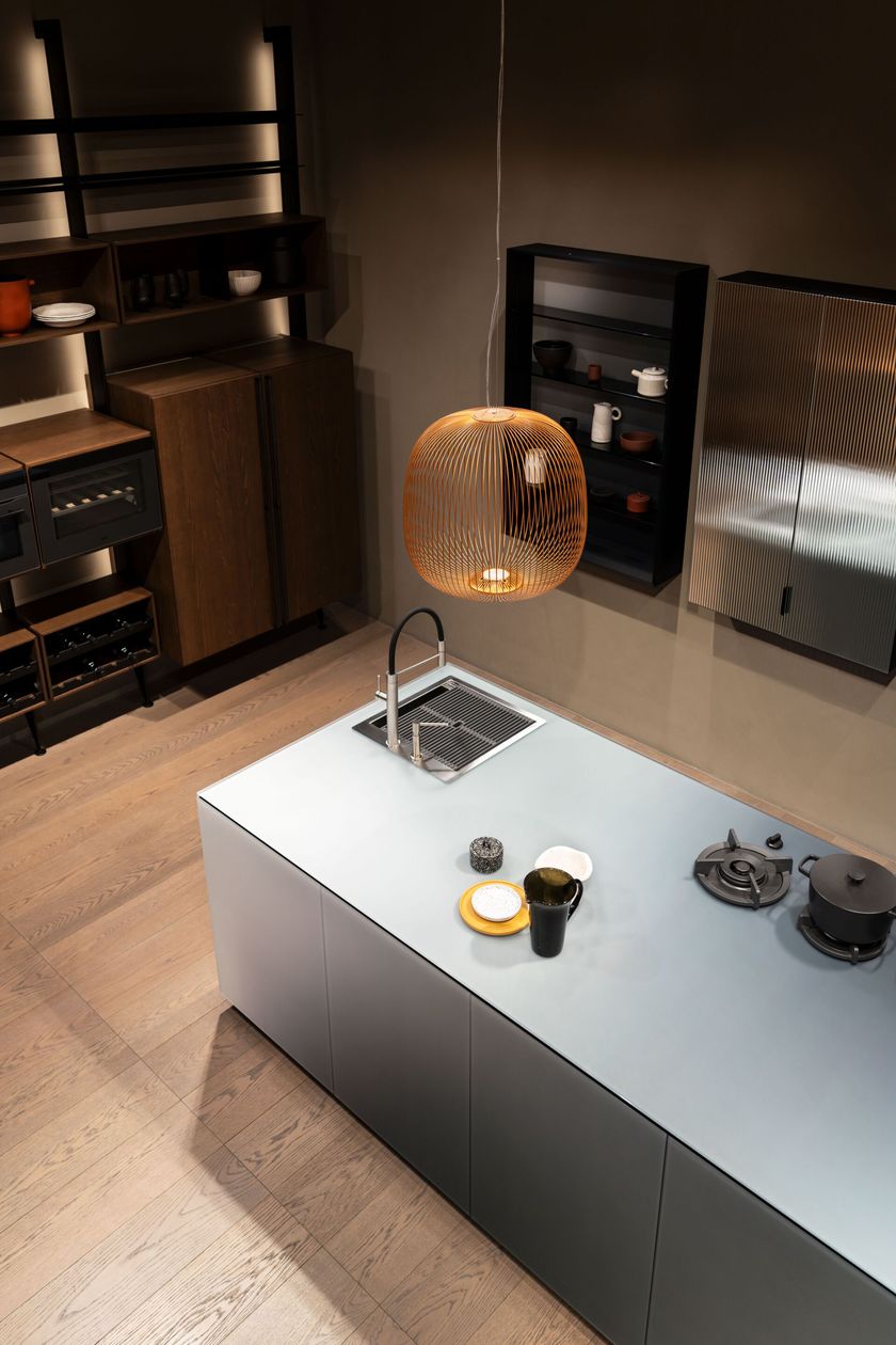 TANGRAM WITH ‘L’ GRIP EDGE Etched glass kitchen By Cesar