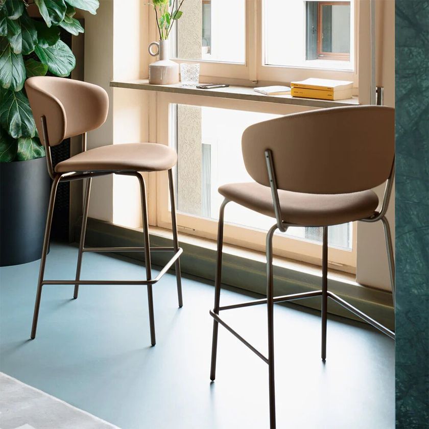 DESY High stool with padded seat By Connubia