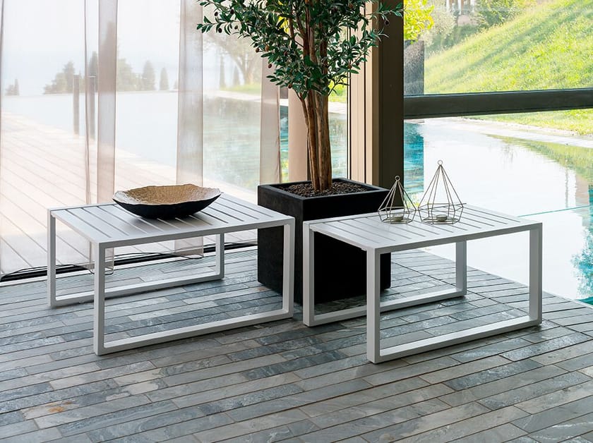URANO Sled base aluminium garden side table By Crema Outdoor