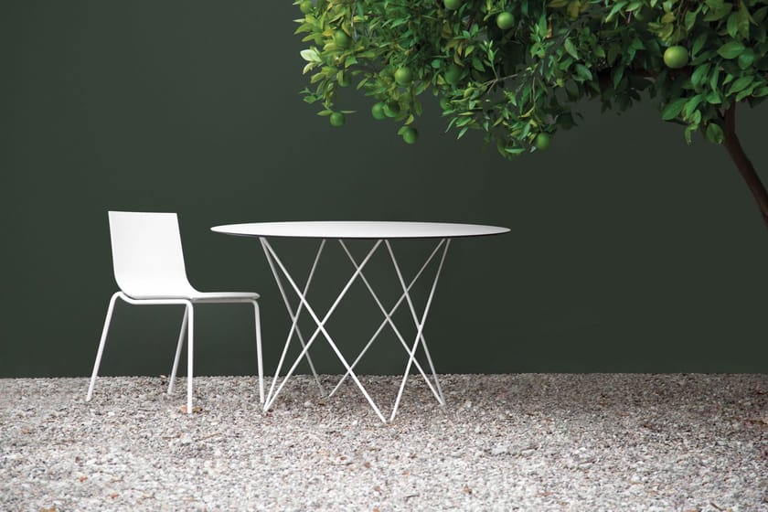 D12 | Garden table By Diabla design Marià Castelló Martínez